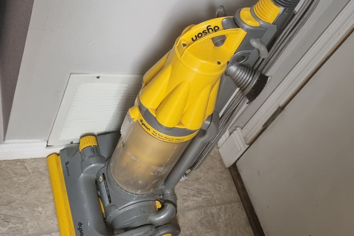 Vacuum Cleaner History: when was the Vacuum Invented? - Vacuumtester